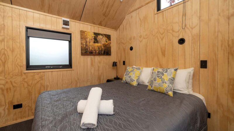 Standard Cabin - Queen - Queenstown TOP 10